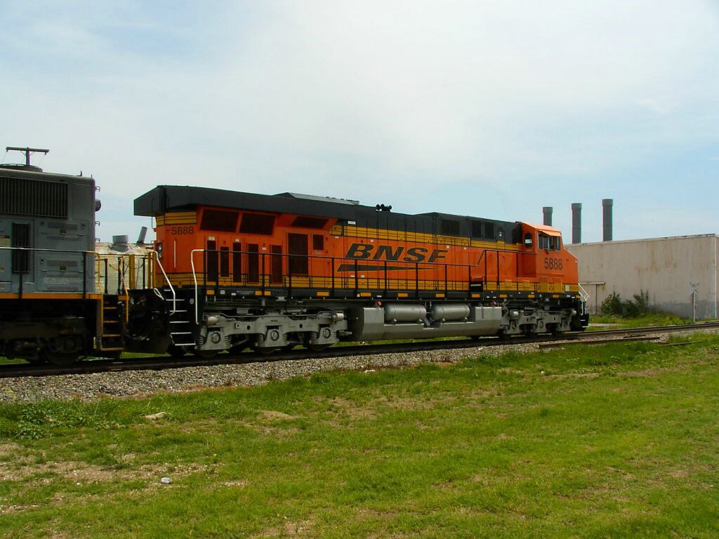 BNSF 5888